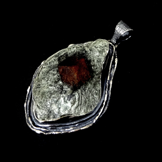 granat,muskowit,blask,srebrny,szary,minerał - Wisiory - Biżuteria w ArsNeo