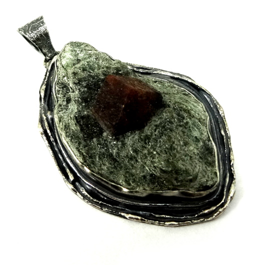 granat,muskowit,blask,srebrny,szary,minerał - Wisiory - Biżuteria w ArsNeo
